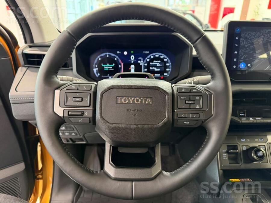 Yellow Toyota Hilux 2026 in Jekabpils, with an engine capacity of 2.80 L and mileage of 0 thousand km for 52690 €, photo 11 on AUTOMOTO.COM.LV