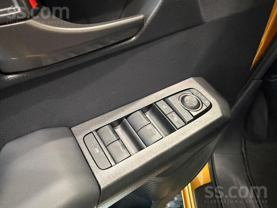 Yellow Toyota Hilux 2026 in Jekabpils, with an engine capacity of 2.80 L and mileage of 0 thousand km for 52690 €, photo 14 on AUTOMOTO.COM.LV