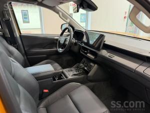 Yellow Toyota Hilux 2026 in Jekabpils, with an engine capacity of 2.80 L and mileage of 0 thousand km for 52690 €, photo 15 on AUTOMOTO.COM.LV