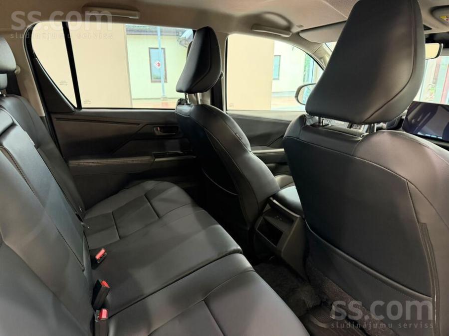 Yellow Toyota Hilux 2026 in Jekabpils, with an engine capacity of 2.80 L and mileage of 0 thousand km for 52690 €, photo 17 on AUTOMOTO.COM.LV
