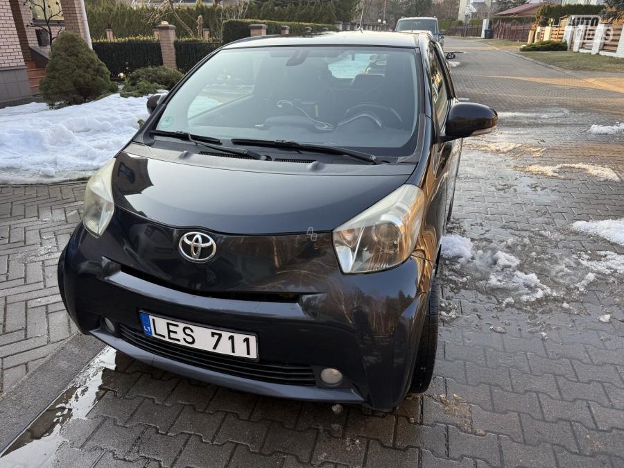 Black Toyota IQ 2009 in Vilnius, with an engine capacity of 1.30 L and mileage of 335 thousand km for 2400 €, photo 1 on AUTOMOTO.COM.LV