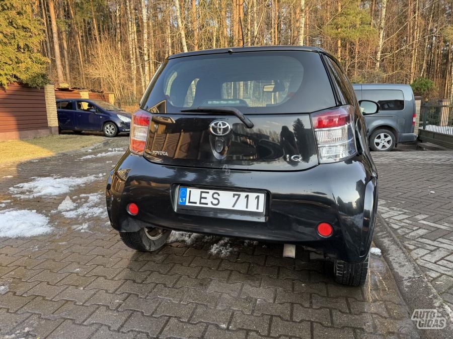 Black Toyota IQ 2009 in Vilnius, with an engine capacity of 1.30 L and mileage of 335 thousand km for 2400 €, photo 5 on AUTOMOTO.COM.LV