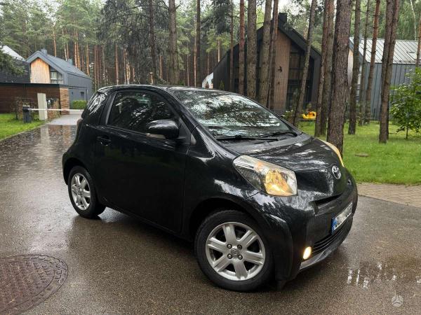 Melns Toyota IQ 2009 Viļņa, ar dzinēja tilpumu 1.00 L un nobraukumu 104 tūkst. km par 3350 €, foto 1 vietnē AUTOMOTO.COM.LV