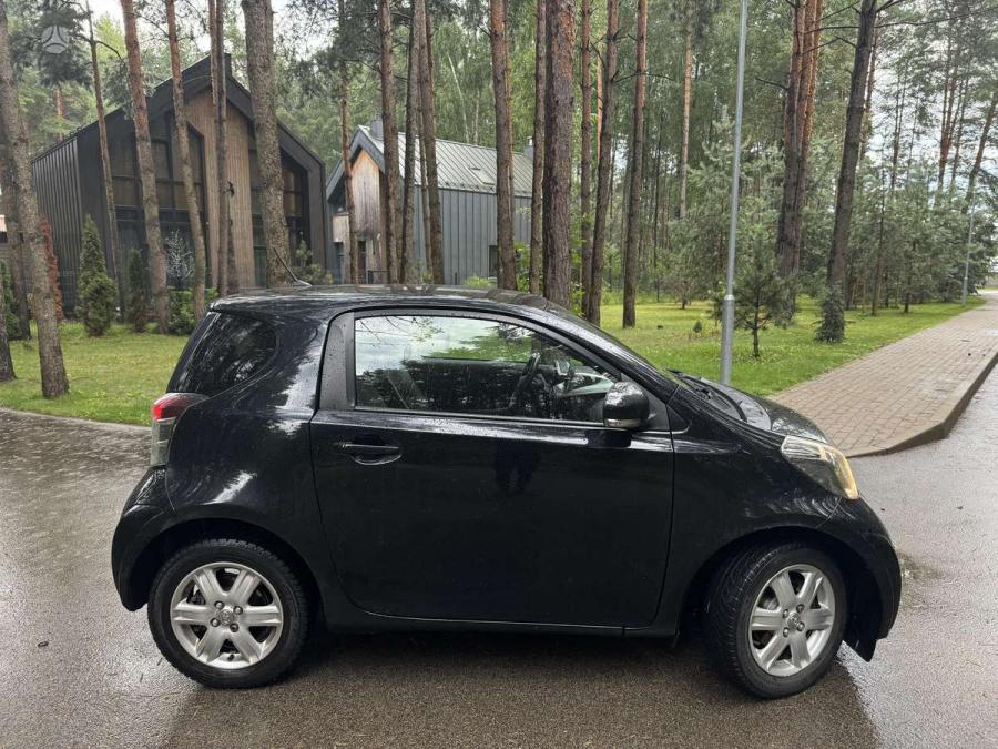 Melns Toyota IQ 2009 Viļņa, ar dzinēja tilpumu 1.00 L un nobraukumu 104 tūkst. km par 3350 €, foto 4 vietnē AUTOMOTO.COM.LV