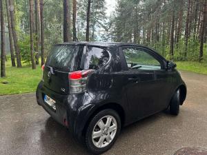 Melns Toyota IQ 2009 Viļņa, ar dzinēja tilpumu 1.00 L un nobraukumu 104 tūkst. km par 3350 €, foto 5 vietnē AUTOMOTO.COM.LV