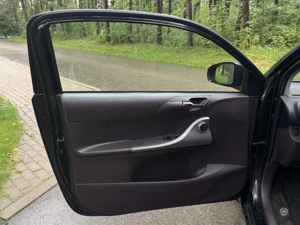 Melns Toyota IQ 2009 Viļņa, ar dzinēja tilpumu 1.00 L un nobraukumu 104 tūkst. km par 3350 €, foto 9 vietnē AUTOMOTO.COM.LV