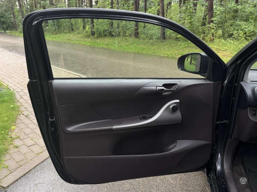 Melns Toyota IQ 2009 Viļņa, ar dzinēja tilpumu 1.00 L un nobraukumu 104 tūkst. km par 3350 €, foto 9 vietnē AUTOMOTO.COM.LV