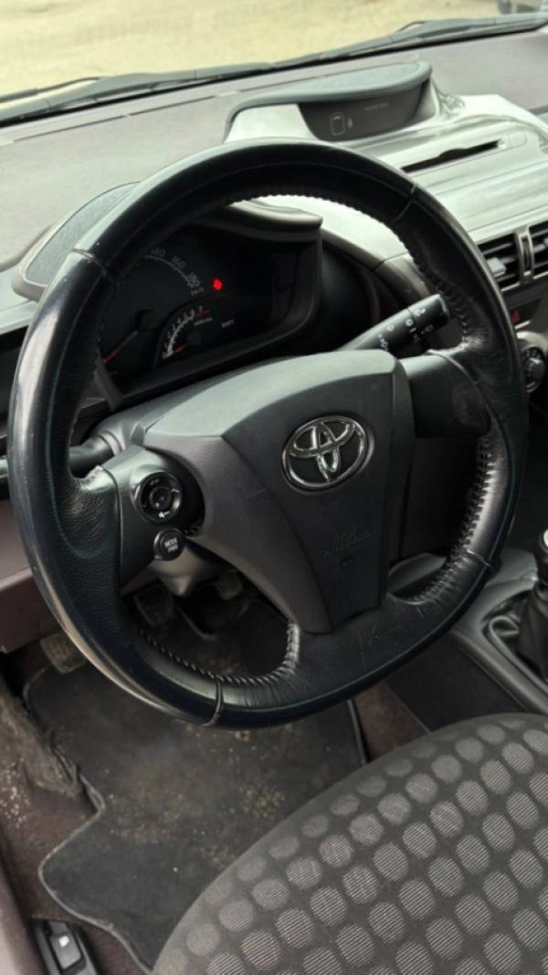 Grey Toyota IQ 2010 in Riga, with an engine capacity of 1.00 L and mileage of 154 thousand km for 3550 €, photo 7 on AUTOMOTO.COM.LV