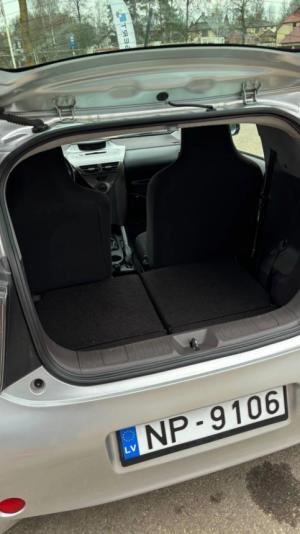 Pelēks Toyota IQ 2010 Rīga, ar dzinēja tilpumu 1.00 L un nobraukumu 154 tūkst. km par 3550 €, foto 10 vietnē AUTOMOTO.COM.LV