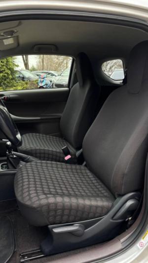 Pelēks Toyota IQ 2010 Rīga, ar dzinēja tilpumu 1.00 L un nobraukumu 154 tūkst. km par 3550 €, foto 11 vietnē AUTOMOTO.COM.LV
