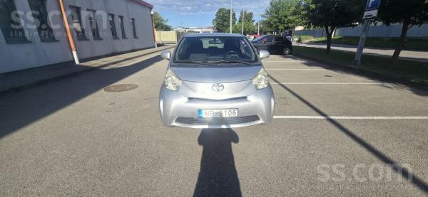Grey Toyota IQ 2010 in Daugavpils, with an engine capacity of 1.00 L and mileage of 156 thousand km for 3250 €, photo 1 on AUTOMOTO.COM.LV