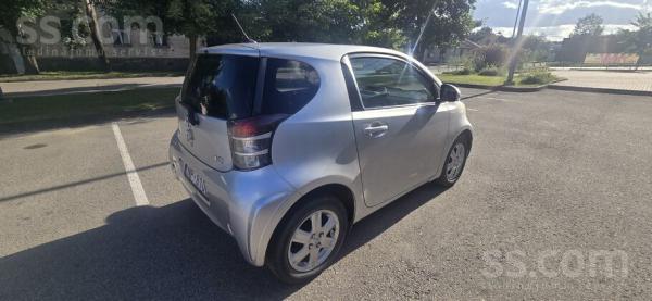 Grey Toyota IQ 2010 in Daugavpils, with an engine capacity of 1.00 L and mileage of 156 thousand km for 3250 €, photo 3 on AUTOMOTO.COM.LV