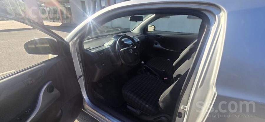 Pelēks Toyota IQ 2010 Daugavpils, ar dzinēja tilpumu 1.00 L un nobraukumu 156 tūkst. km par 3250 €, foto 7 vietnē AUTOMOTO.COM.LV