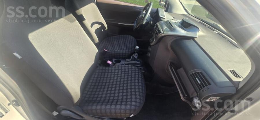 Pelēks Toyota IQ 2010 Daugavpils, ar dzinēja tilpumu 1.00 L un nobraukumu 156 tūkst. km par 3250 €, foto 10 vietnē AUTOMOTO.COM.LV