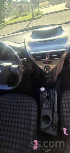 Pelēks Toyota IQ 2010 Daugavpils, ar dzinēja tilpumu 1.00 L un nobraukumu 156 tūkst. km par 3250 €, foto 11 vietnē AUTOMOTO.COM.LV