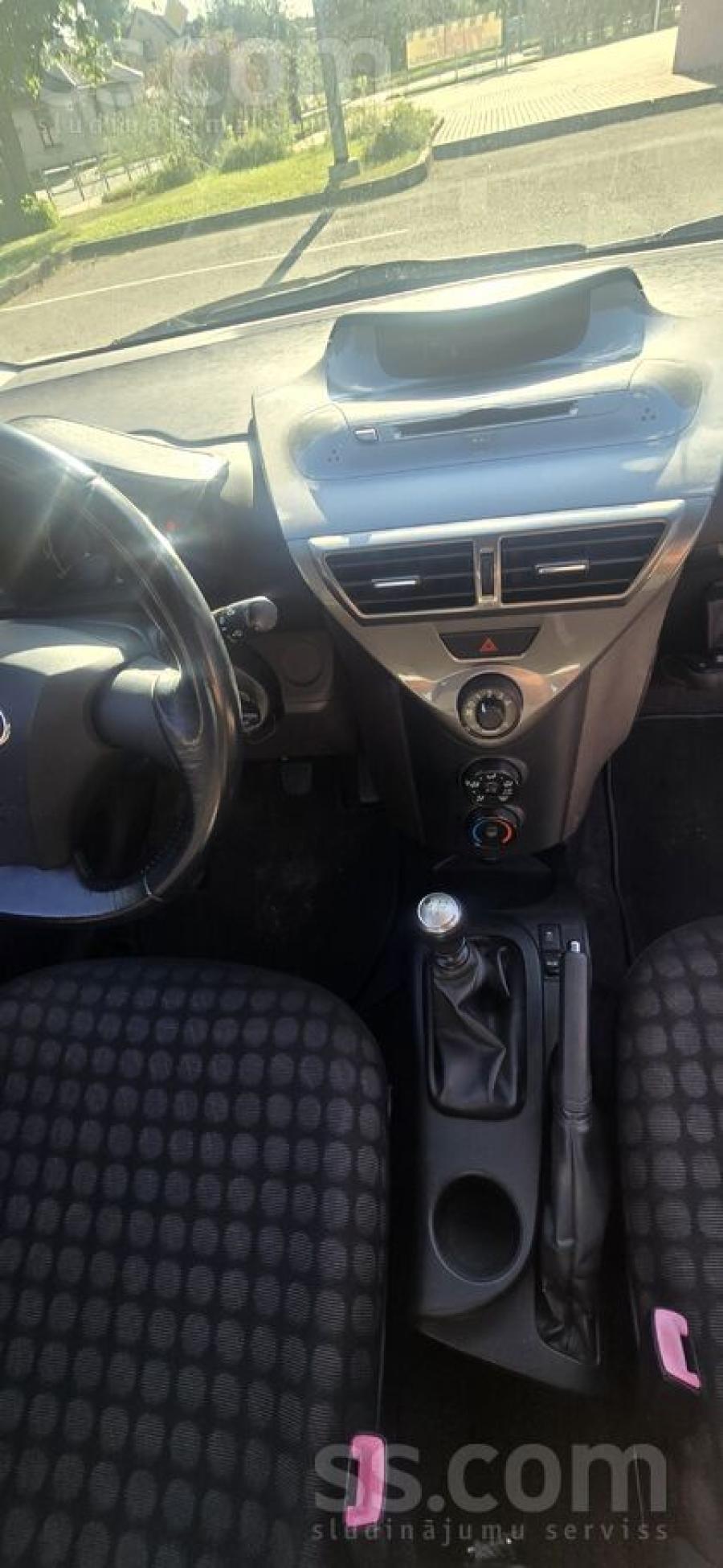 Pelēks Toyota IQ 2010 Daugavpils, ar dzinēja tilpumu 1.00 L un nobraukumu 156 tūkst. km par 3250 €, foto 11 vietnē AUTOMOTO.COM.LV