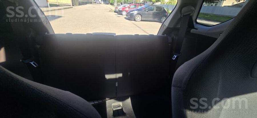 Pelēks Toyota IQ 2010 Daugavpils, ar dzinēja tilpumu 1.00 L un nobraukumu 156 tūkst. km par 3250 €, foto 14 vietnē AUTOMOTO.COM.LV