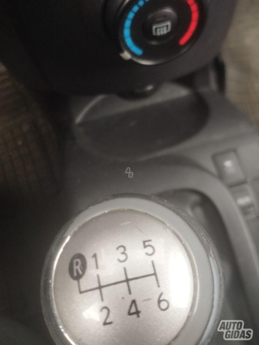Toyota IQ 2009 in Vilnius, with an engine capacity of 1.40 L and mileage of 140 thousand km for 2000 €, photo 18 on AUTOMOTO.COM.LV