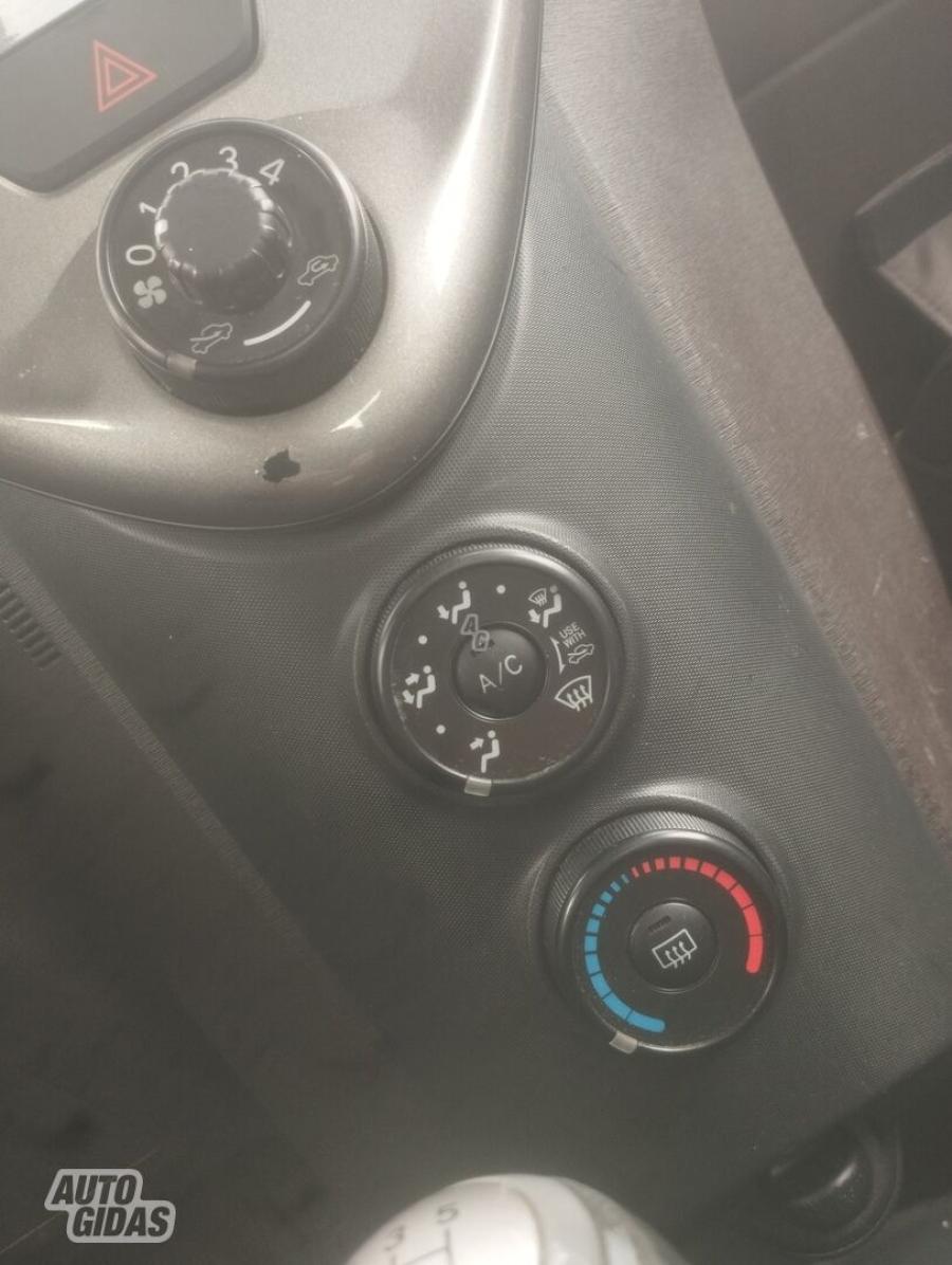 Toyota IQ 2009 in Vilnius, with an engine capacity of 1.40 L and mileage of 140 thousand km for 2000 €, photo 19 on AUTOMOTO.COM.LV