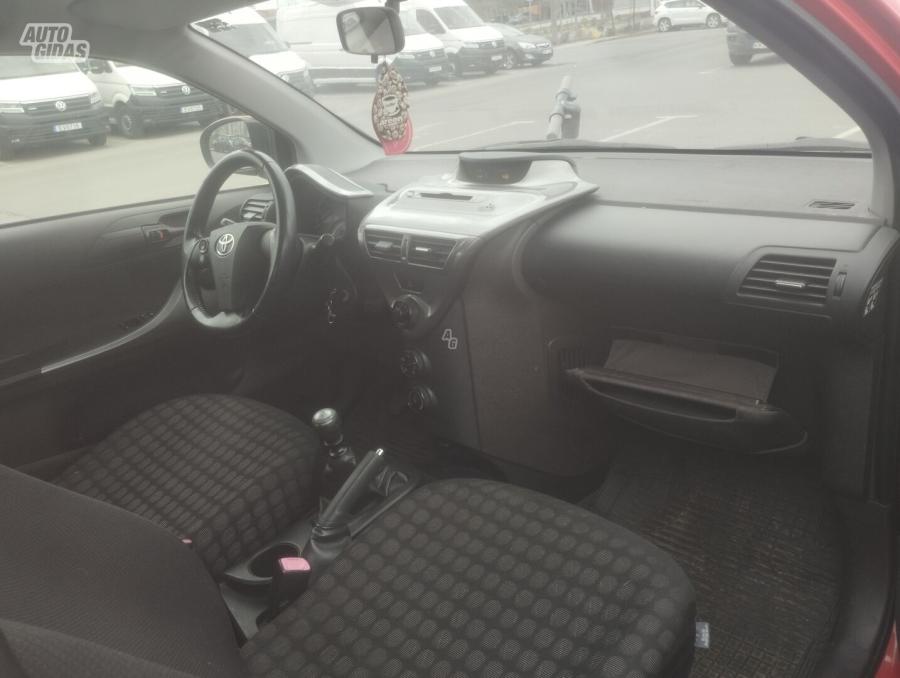 Toyota IQ 2009 in Vilnius, with an engine capacity of 1.40 L and mileage of 140 thousand km for 2000 €, photo 22 on AUTOMOTO.COM.LV