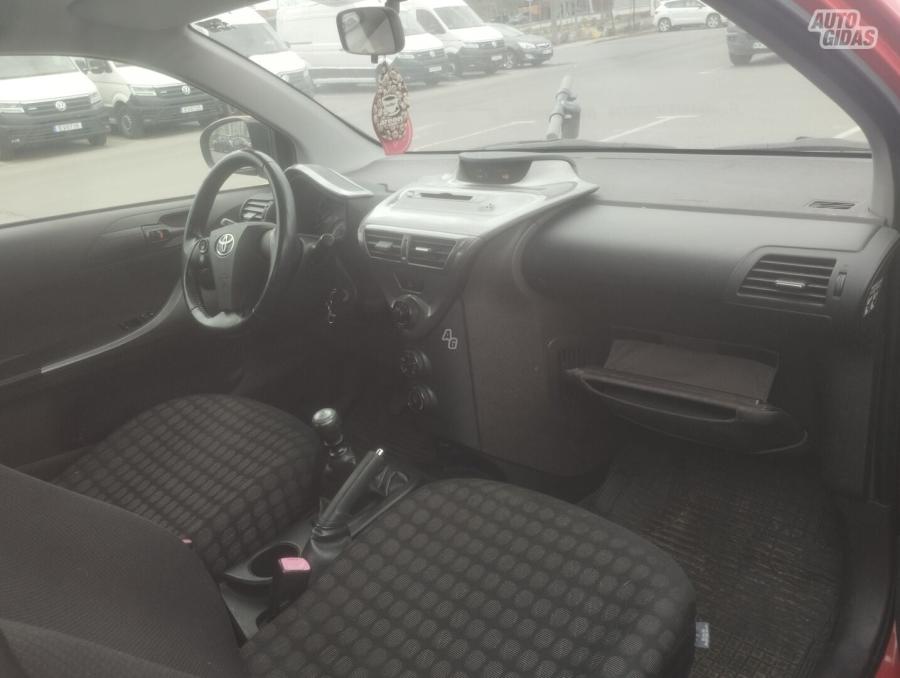 Toyota IQ 2009 in Vilnius, with an engine capacity of 1.40 L and mileage of 140 thousand km for 2000 €, photo 19 on AUTOMOTO.COM.LV