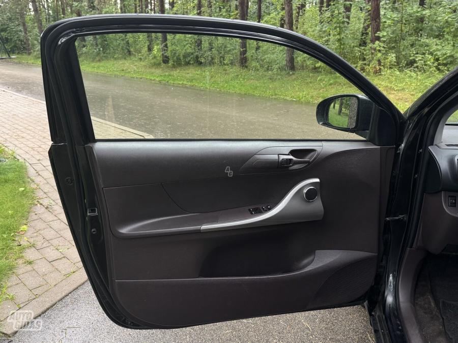 Toyota IQ 2009 Viļņa, ar dzinēja tilpumu 1.00 L un nobraukumu 104 tūkst. km par 3699 €, foto 14 vietnē AUTOMOTO.COM.LV