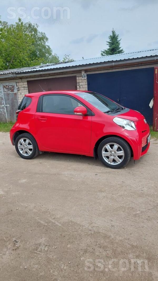 Red Toyota IQ 2010 in Jelgava, with an engine capacity of 1.00 L and mileage of 168 thousand km for 4800 €, photo 1 on AUTOMOTO.COM.LV