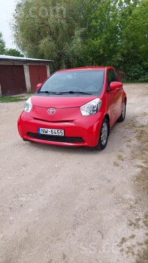 Red Toyota IQ 2010 in Jelgava, with an engine capacity of 1.00 L and mileage of 168 thousand km for 4800 €, photo 3 on AUTOMOTO.COM.LV