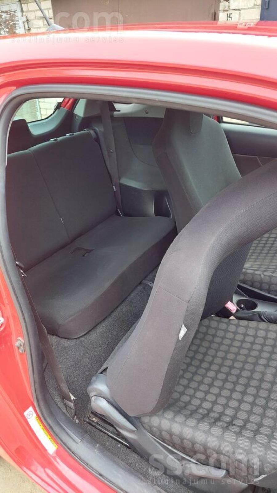 Red Toyota IQ 2010 in Jelgava, with an engine capacity of 1.00 L and mileage of 168 thousand km for 4800 €, photo 4 on AUTOMOTO.COM.LV