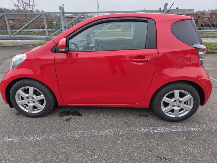 Red Toyota IQ 2012 in Vilnius, with an engine capacity of 1.00 L and mileage of 97 thousand km for 3800 €, photo 4 on AUTOMOTO.COM.LV