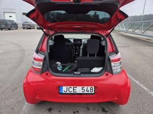 Red Toyota IQ 2012 in Vilnius, with an engine capacity of 1.00 L and mileage of 97 thousand km for 3800 €, photo 5 on AUTOMOTO.COM.LV