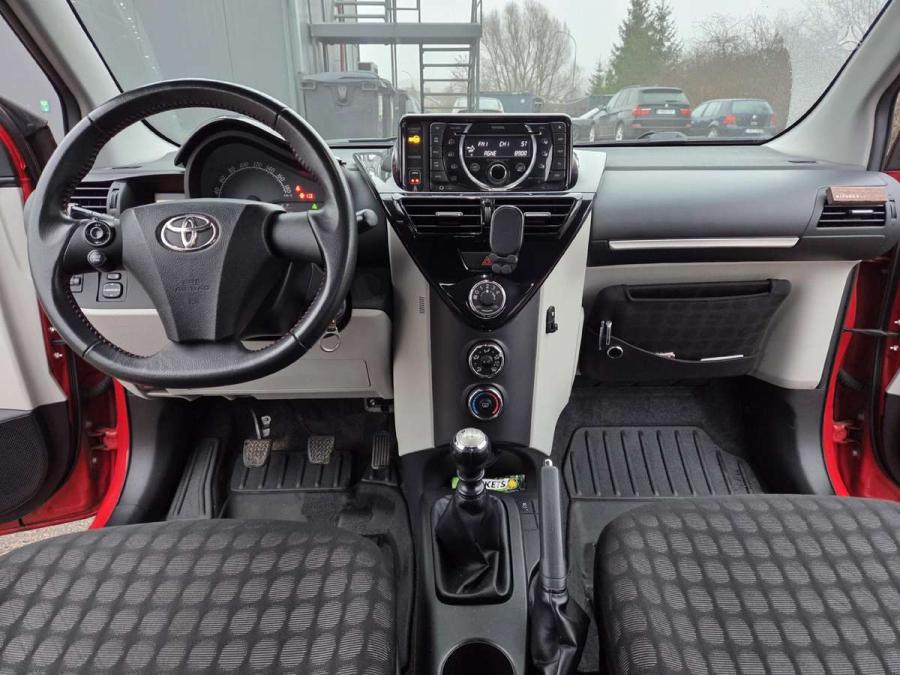 Red Toyota IQ 2012 in Vilnius, with an engine capacity of 1.00 L and mileage of 97 thousand km for 3800 €, photo 12 on AUTOMOTO.COM.LV