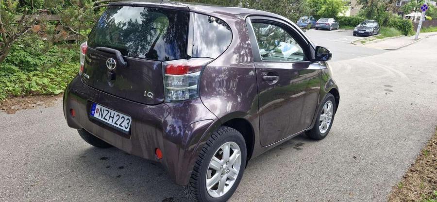 Violets Toyota IQ 2010 Kauņa, ar dzinēja tilpumu 1.00 L un nobraukumu 264 tūkst. km par 3999 €, foto 5 vietnē AUTOMOTO.COM.LV