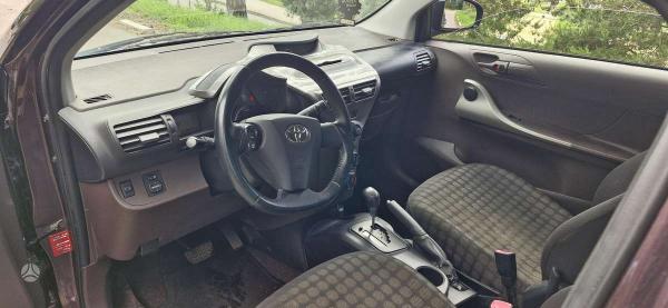 Violet Toyota IQ 2010 in Kaunas, with an engine capacity of 1.00 L and mileage of 264 thousand km for 3999 €, photo 8 on AUTOMOTO.COM.LV