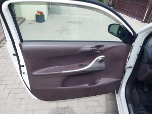 Balts Toyota IQ 2009 Šauļi, ar dzinēja tilpumu 1.40 L un nobraukumu 148 tūkst. km par 3500 €, foto 9 vietnē AUTOMOTO.COM.LV