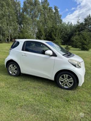 Balts Toyota IQ 2009 Viļņa, ar dzinēja tilpumu 1.36 L un nobraukumu 205 tūkst. km par 3100 €, foto  vietnē AUTOMOTO.COM.LV