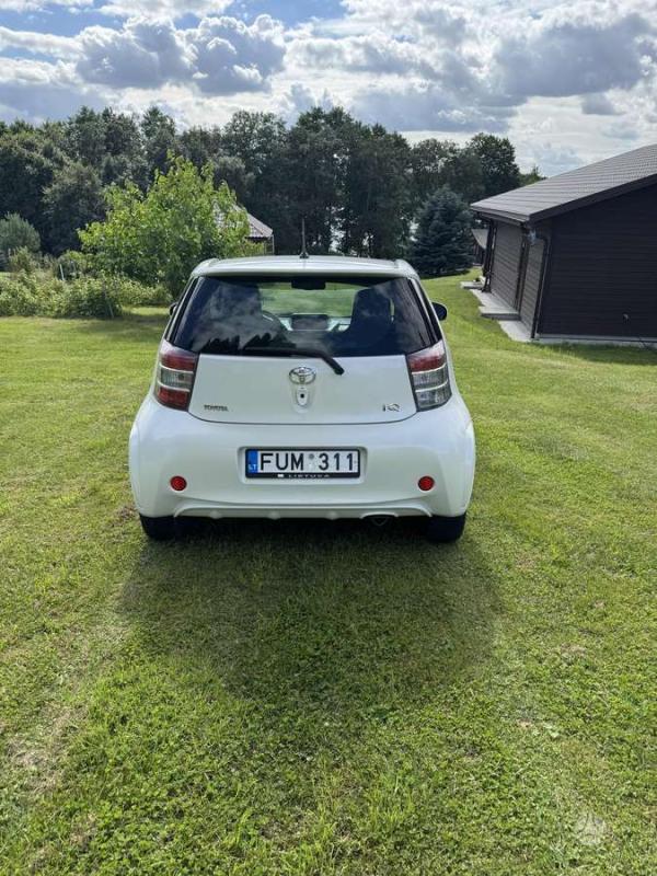 Balts Toyota IQ 2009 Viļņa, ar dzinēja tilpumu 1.36 L un nobraukumu 205 tūkst. km par 3100 €, foto 5 vietnē AUTOMOTO.COM.LV