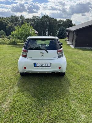 Balts Toyota IQ 2009 Viļņa, ar dzinēja tilpumu 1.36 L un nobraukumu 205 tūkst. km par 3100 €, foto 5 vietnē AUTOMOTO.COM.LV