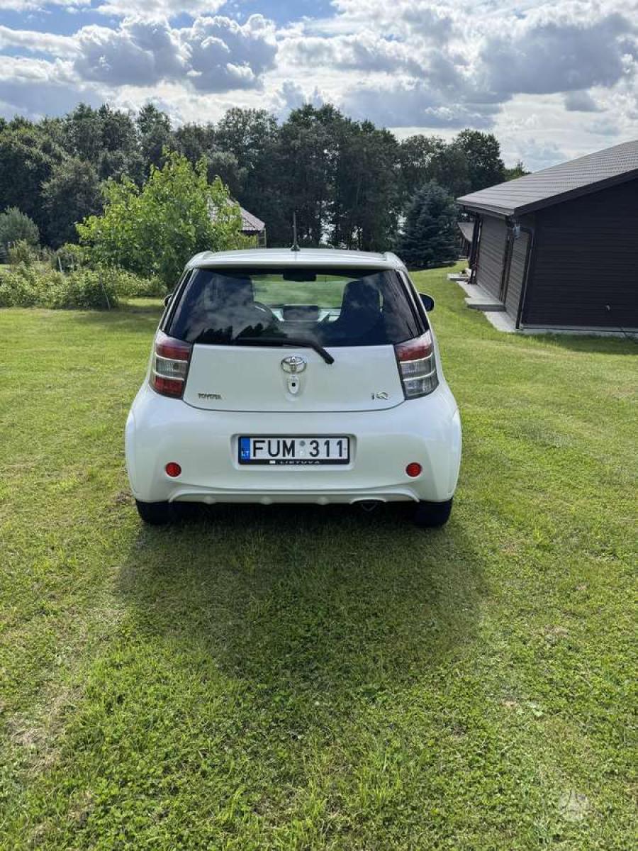 Balts Toyota IQ 2009 Viļņa, ar dzinēja tilpumu 1.36 L un nobraukumu 205 tūkst. km par 3100 €, foto 5 vietnē AUTOMOTO.COM.LV
