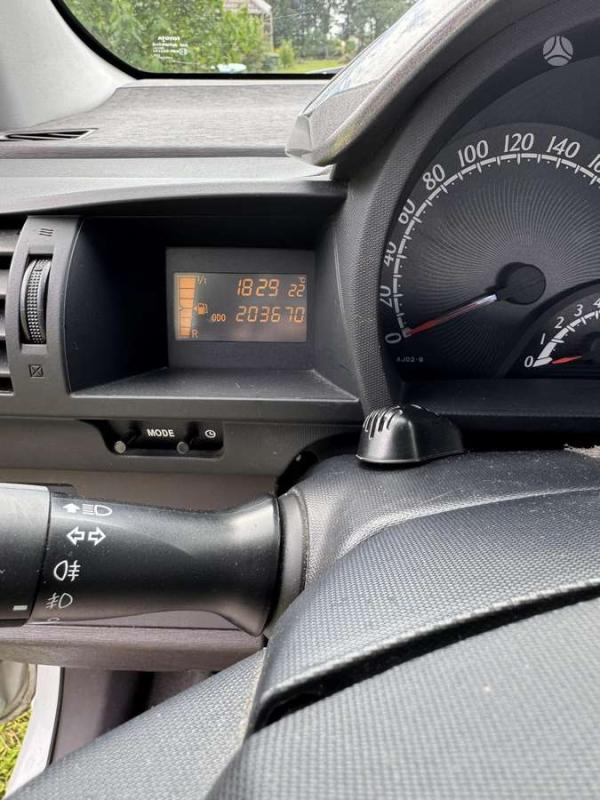 Balts Toyota IQ 2009 Viļņa, ar dzinēja tilpumu 1.36 L un nobraukumu 205 tūkst. km par 3100 €, foto 7 vietnē AUTOMOTO.COM.LV