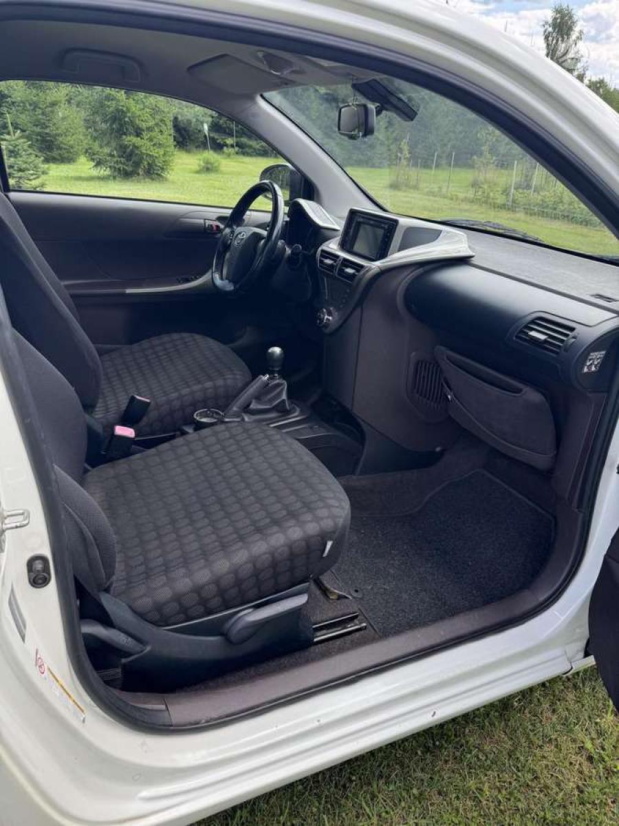 Balts Toyota IQ 2009 Viļņa, ar dzinēja tilpumu 1.36 L un nobraukumu 205 tūkst. km par 3100 €, foto 11 vietnē AUTOMOTO.COM.LV