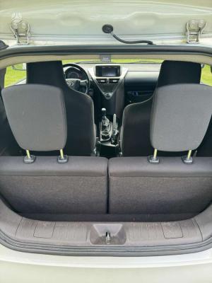 Balts Toyota IQ 2009 Viļņa, ar dzinēja tilpumu 1.36 L un nobraukumu 205 tūkst. km par 3100 €, foto 12 vietnē AUTOMOTO.COM.LV