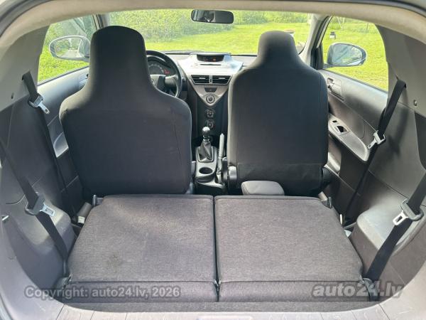 Белый Тойота АйКью 2010 в Таллин, объемом двигателя 1.00 л и пробегом 125 тыс. км за 2650 €, фото 9 на AUTOMOTO.COM.LV