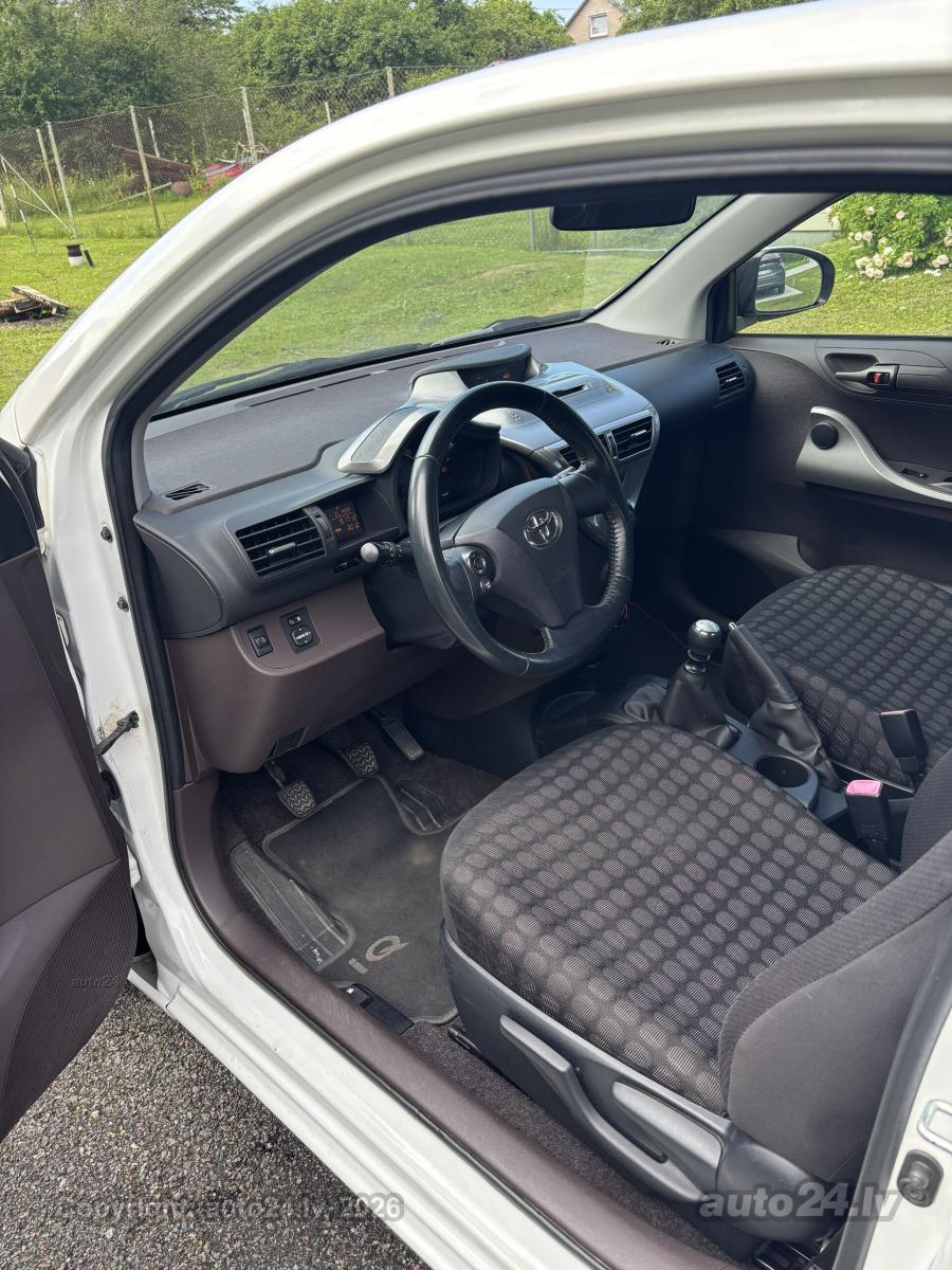 White Toyota IQ 2010 in Tallinn, with an engine capacity of 1.00 L and mileage of 125 thousand km for 2650 €, photo 7 on AUTOMOTO.COM.LV
