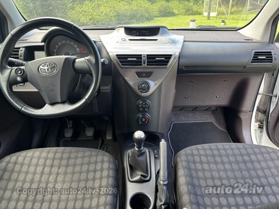 White Toyota IQ 2010 in Tallinn, with an engine capacity of 1.00 L and mileage of 125 thousand km for 2650 €, photo 11 on AUTOMOTO.COM.LV