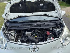 White Toyota IQ 2010 in Tallinn, with an engine capacity of 1.00 L and mileage of 125 thousand km for 2650 €, photo 14 on AUTOMOTO.COM.LV