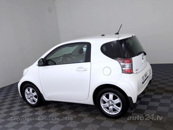 Balts Toyota IQ 2011 Tallina, ar dzinēja tilpumu 1.00 L un nobraukumu 71 tūkst. km par 2299 €, foto 4 vietnē AUTOMOTO.COM.LV