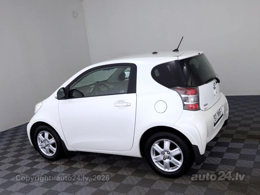 Белый Тойота АйКью 2011 в Таллин, объемом двигателя 1.00 л и пробегом 71 тыс. км за 2299 €, фото 5 на AUTOMOTO.COM.LV