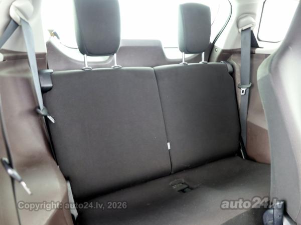 Balts Toyota IQ 2011 Tallina, ar dzinēja tilpumu 1.00 L un nobraukumu 71 tūkst. km par 2299 €, foto 7 vietnē AUTOMOTO.COM.LV