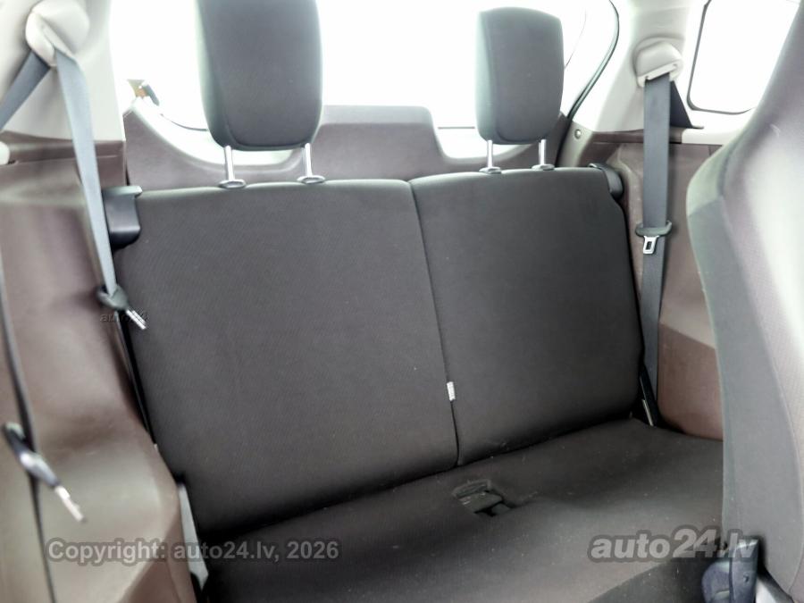 Белый Тойота АйКью 2011 в Таллин, объемом двигателя 1.00 л и пробегом 71 тыс. км за 2299 €, фото 8 на AUTOMOTO.COM.LV